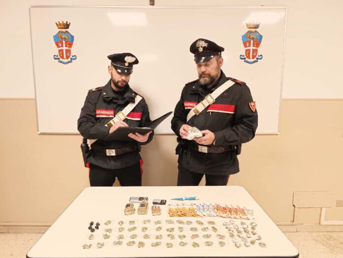 Ivrea Arrestati Padre E Figlio 18 Enne Per Spaccio Di Droga