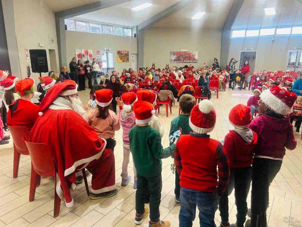 OZEGNA – Scambio degli auguri con i bimbi delle scuole (FOTO)